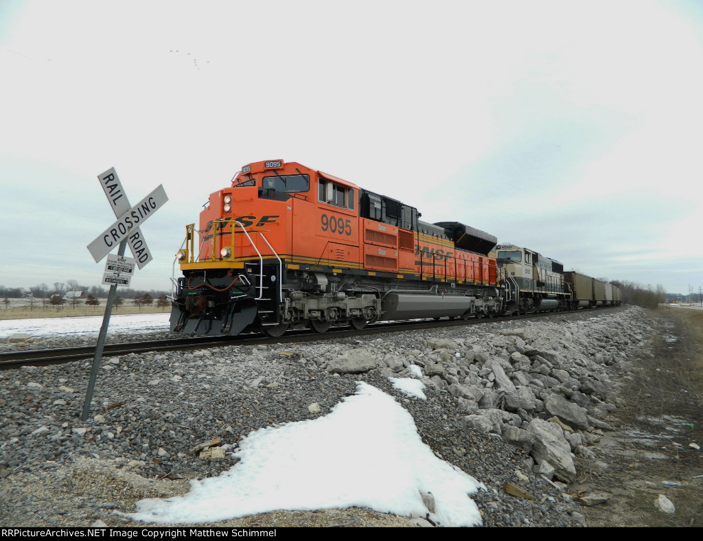 Railroad Crossing & BNSF 9095